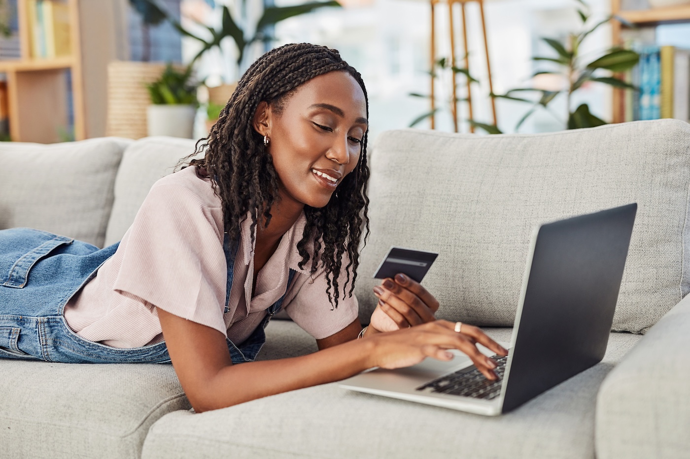 Does Withdrawing Cash With a Debit Card Affect Your Credit Score ...