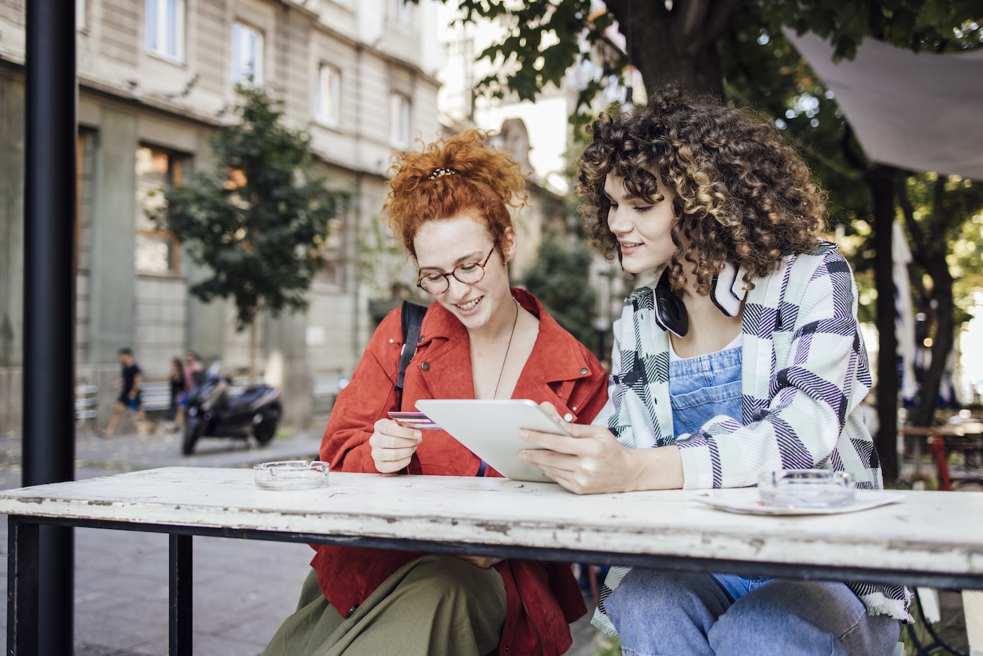 7 Tips for Spending Money Wisely - Experian