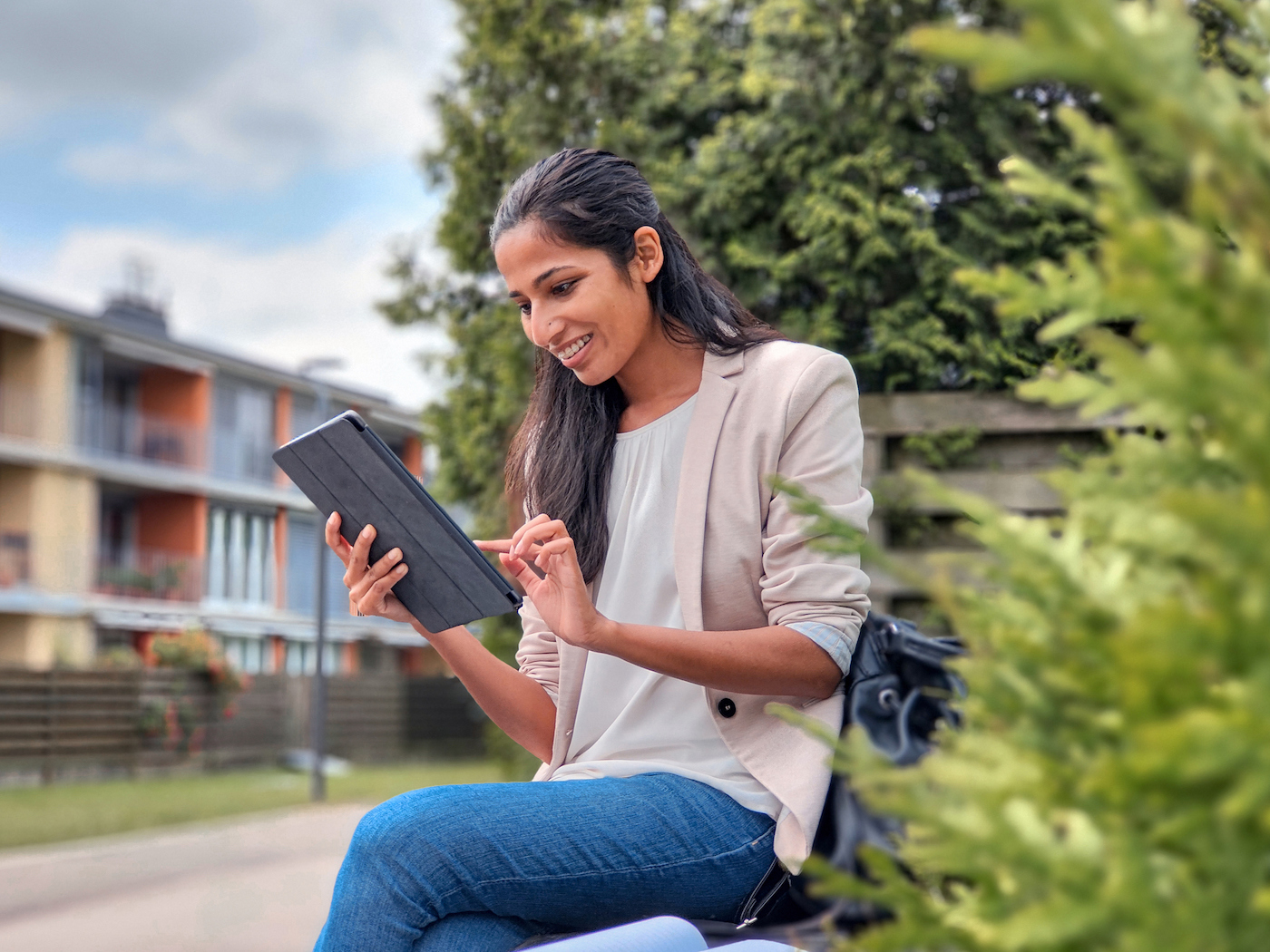 What Fees Do High-Yield Savings Accounts Charge? - Experian